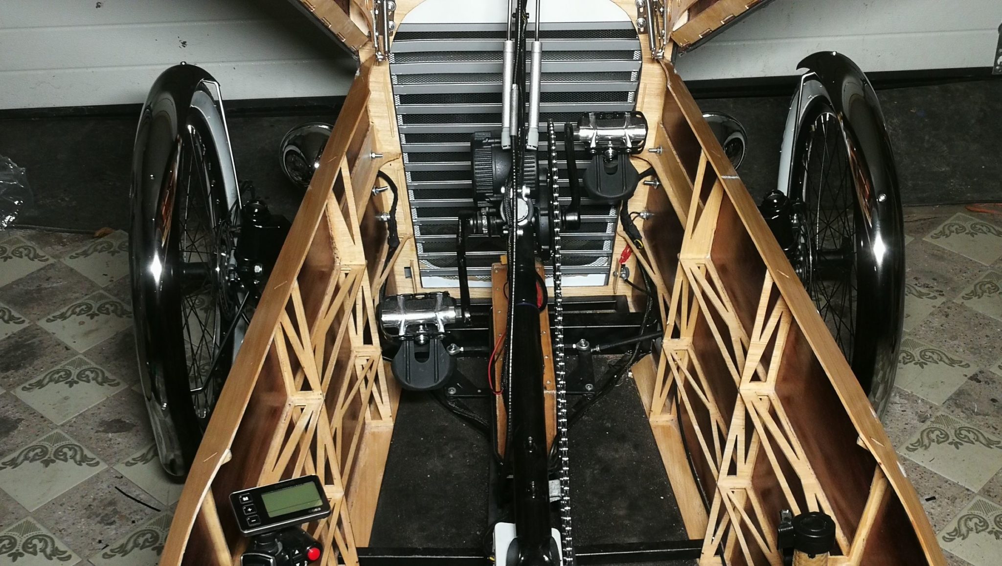 Beautiful velomobile from Lithuania inspired by hotrods | Recumbent.news